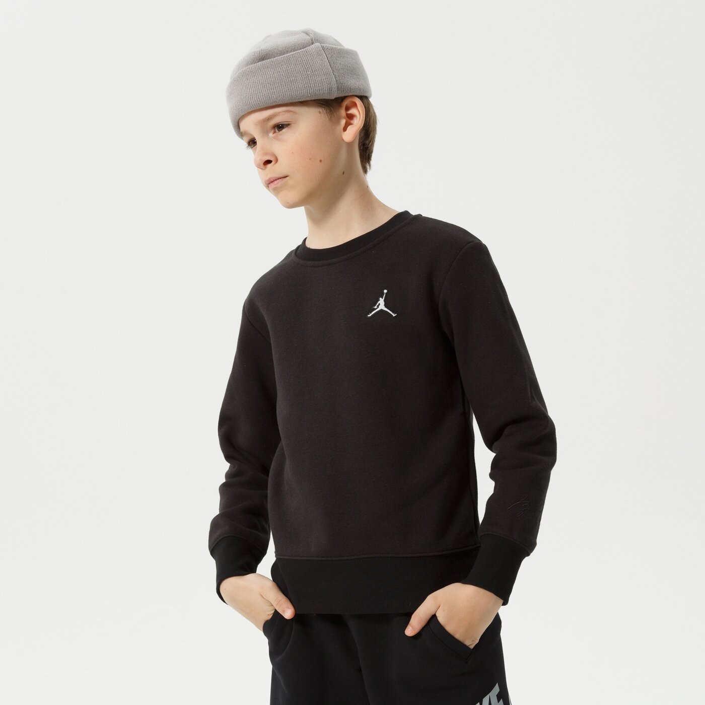JORDAN DŽEMPERIS JUMPMAN ESSENTIALS CREW BOY 95B130-023 JUODA 25,00 EUR ...
