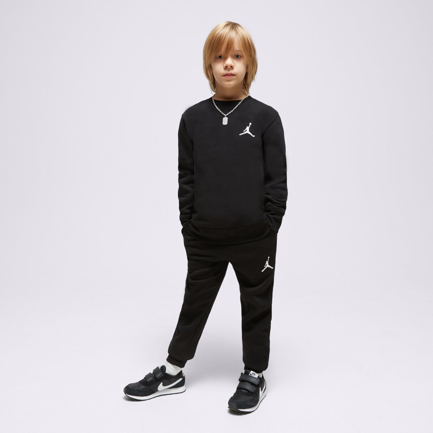 JORDAN DŽEMPERIS JUMPMAN ESSENTIALS CREW UU 95C577-023 JUODA 29,00 EUR ...