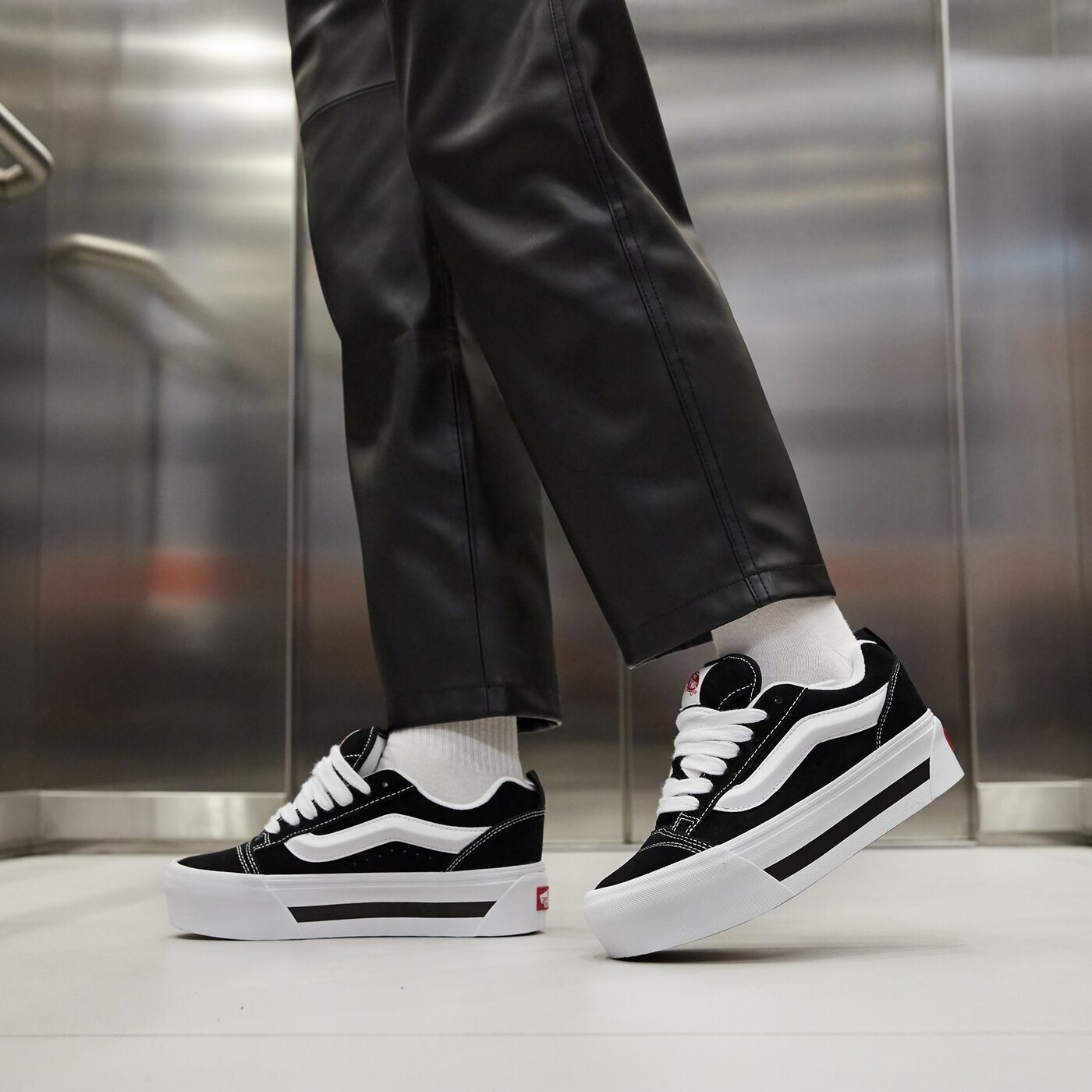 VANS KNU STACK VN000CP6BA21 JUODA 94,99 EUR | Kedai | e. parduotuvėje ...