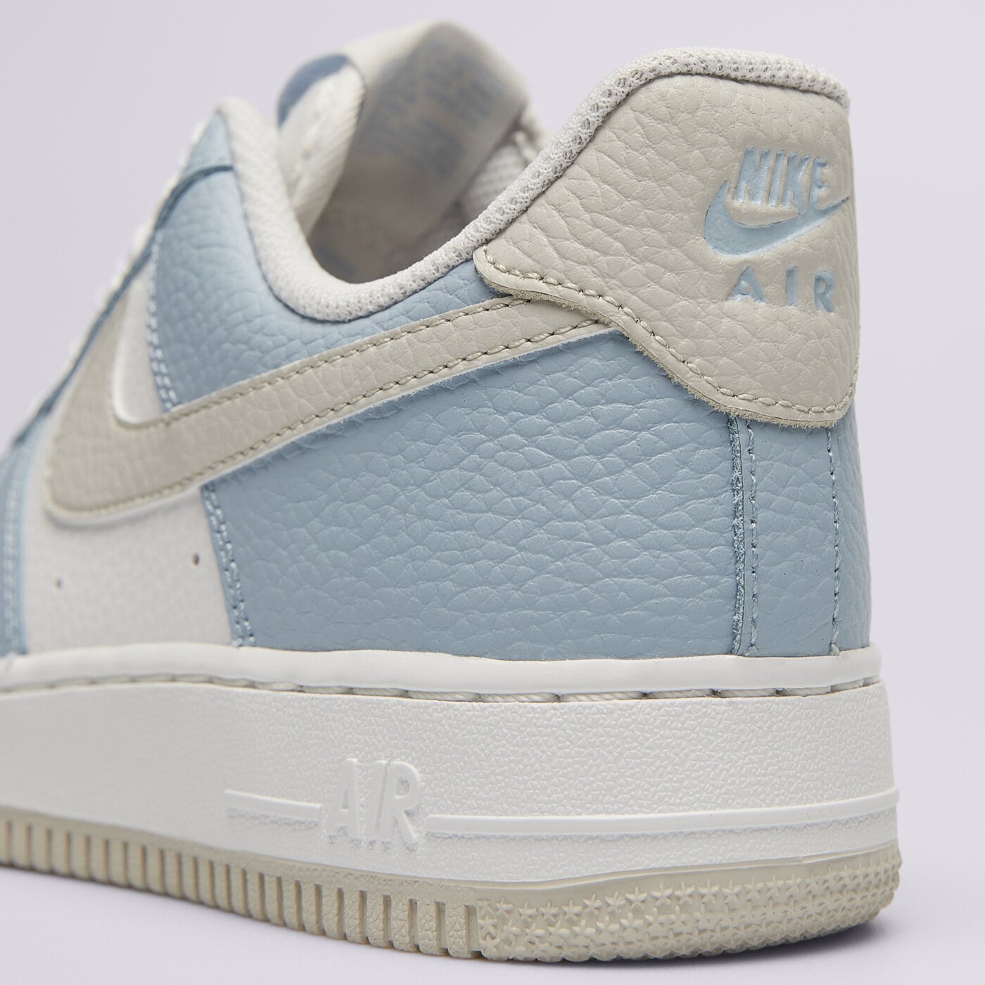 NIKE W AIR FORCE 1 '07 HF0022-400 MELYNA 79,00 EUR | Kedai | e ...