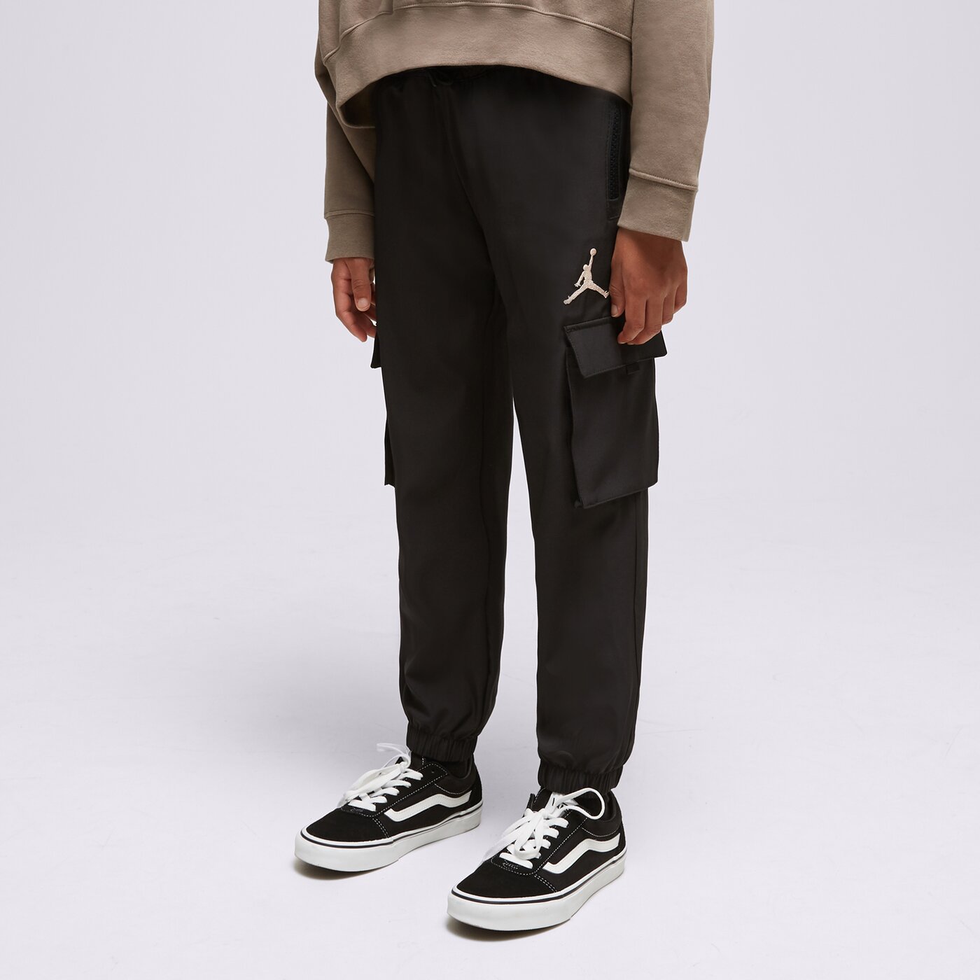 JORDAN KELNĖS JDG JORDAN POST UP CARGO G 45C654-023 JUODA 39,00 EUR ...