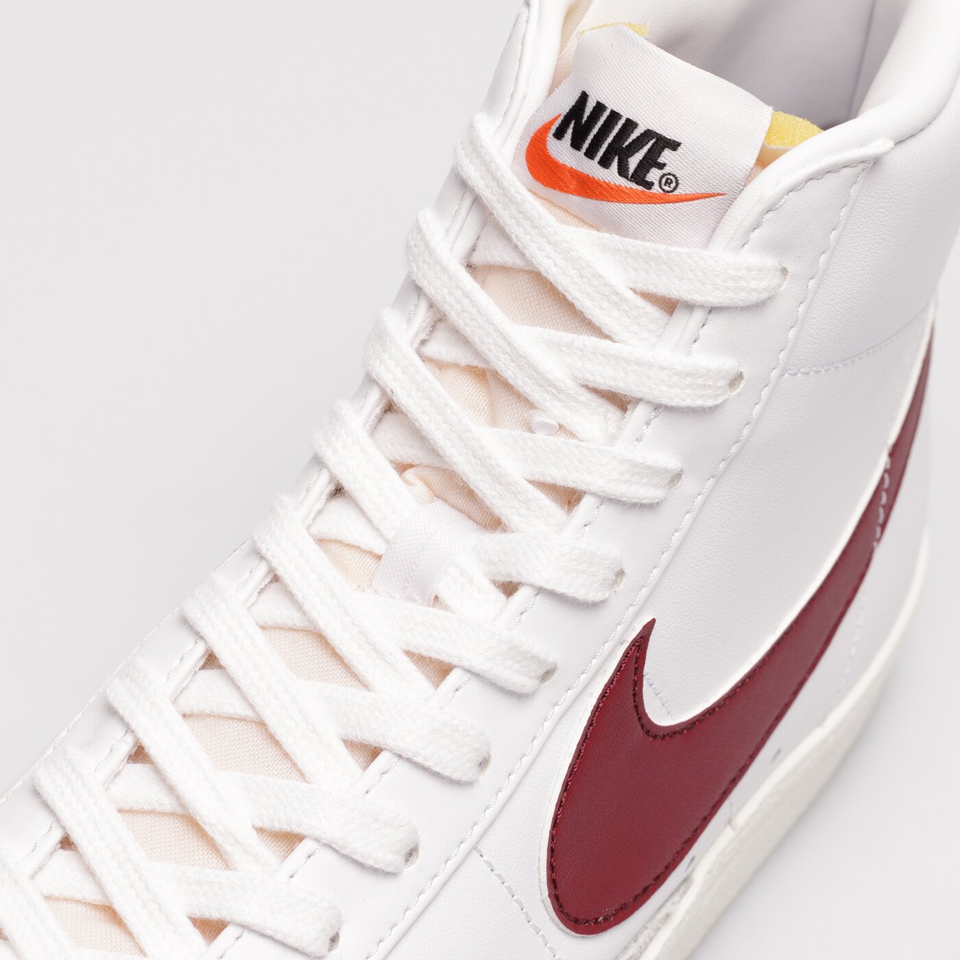 NIKE BLAZER MID '77 VINTAGE BQ6806-120 BALTA 70,00 EUR | Kedai | e. parduotuvėje Sizeer.lt