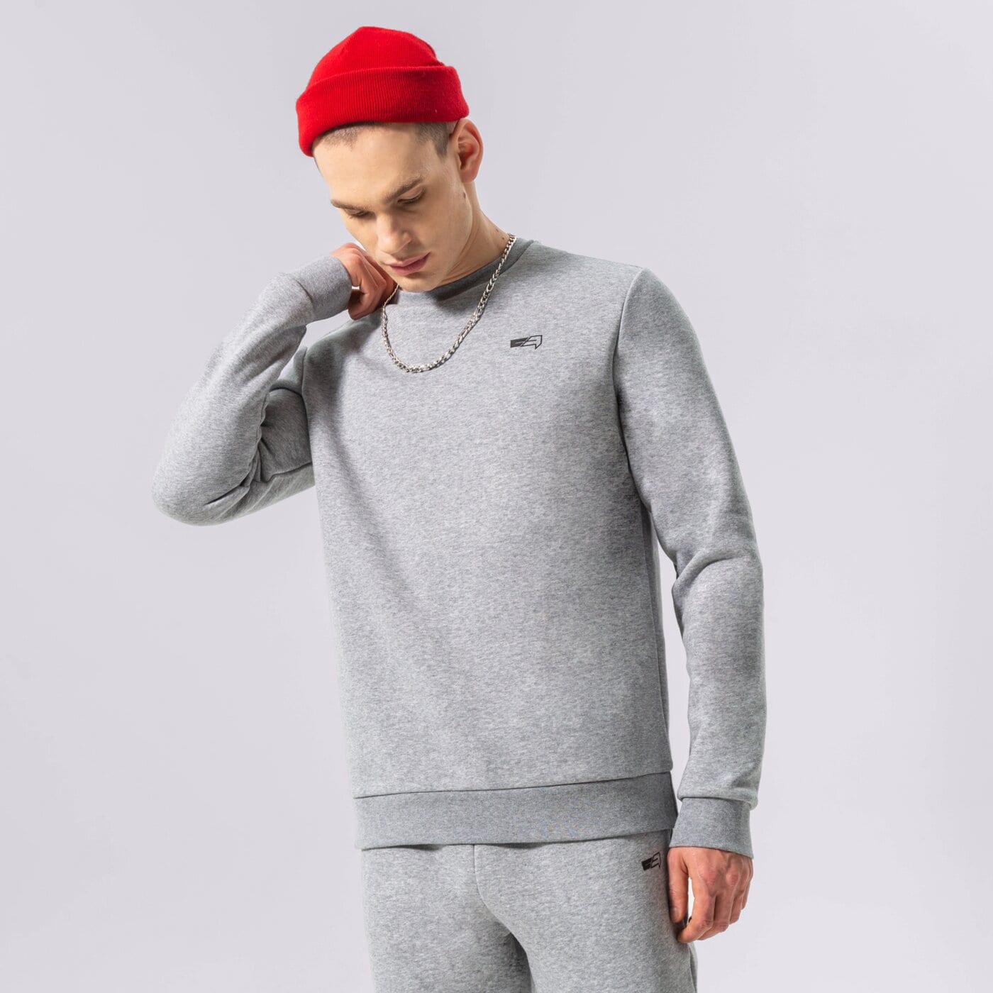 CONFRONT DŽEMPERIS ESSENTIAL CREW CF122BLM92002 PILKA 10,00 EUR ...
