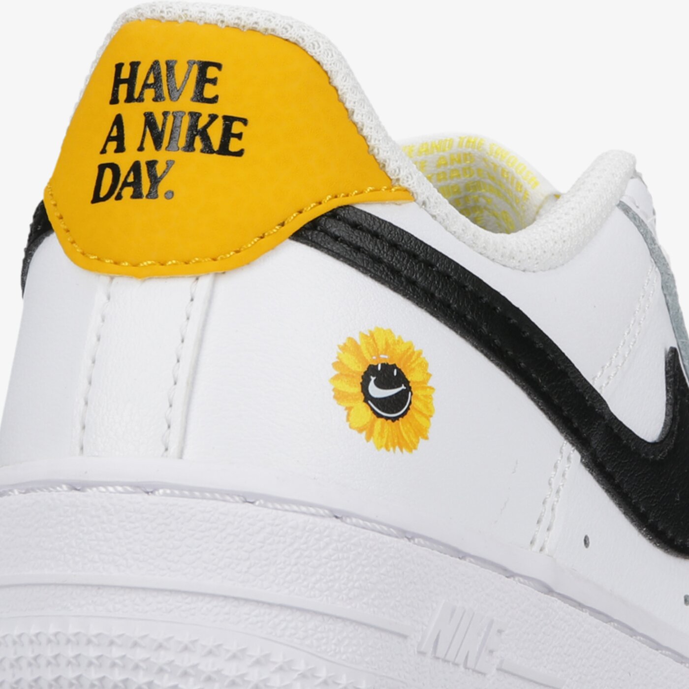 NIKE AIR FORCE 1 LV8 DM4253-100 BALTA 40,00 EUR | Kedai | e ...